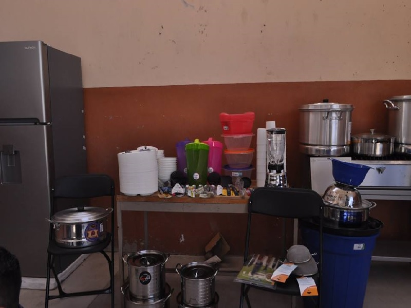 Entregan equipamiento de cocina para programa alimenticio en primaria ...
